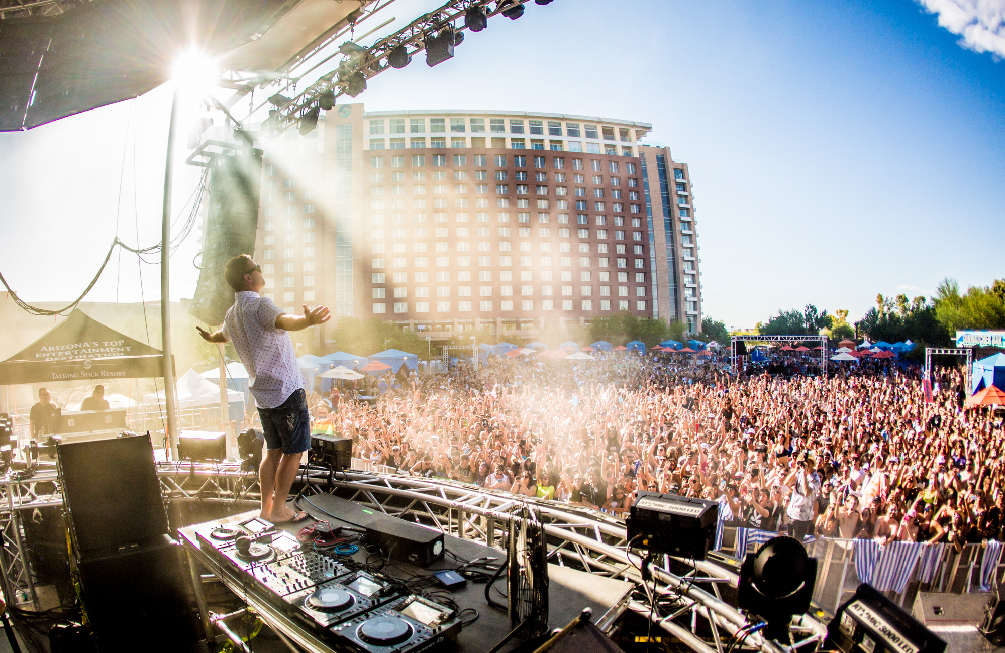 Wet Deck – Discotech – The #1 Nightlife App